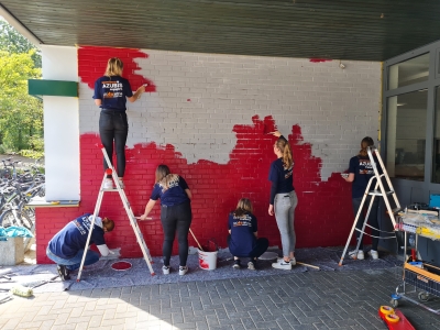 Neuer Glanz in „Erna-Rot“: Azubis und Schüler*innen arbeiten zusammen